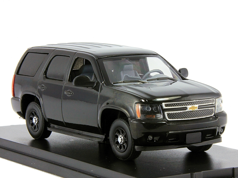 Масштабная модель CHEVROLET TAHOE with accessories 2011 Black лучшая цена!