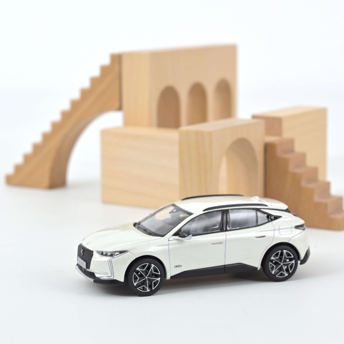 Масштабная модель Citroen Ds4 Cross 2021 белый лучшая цена