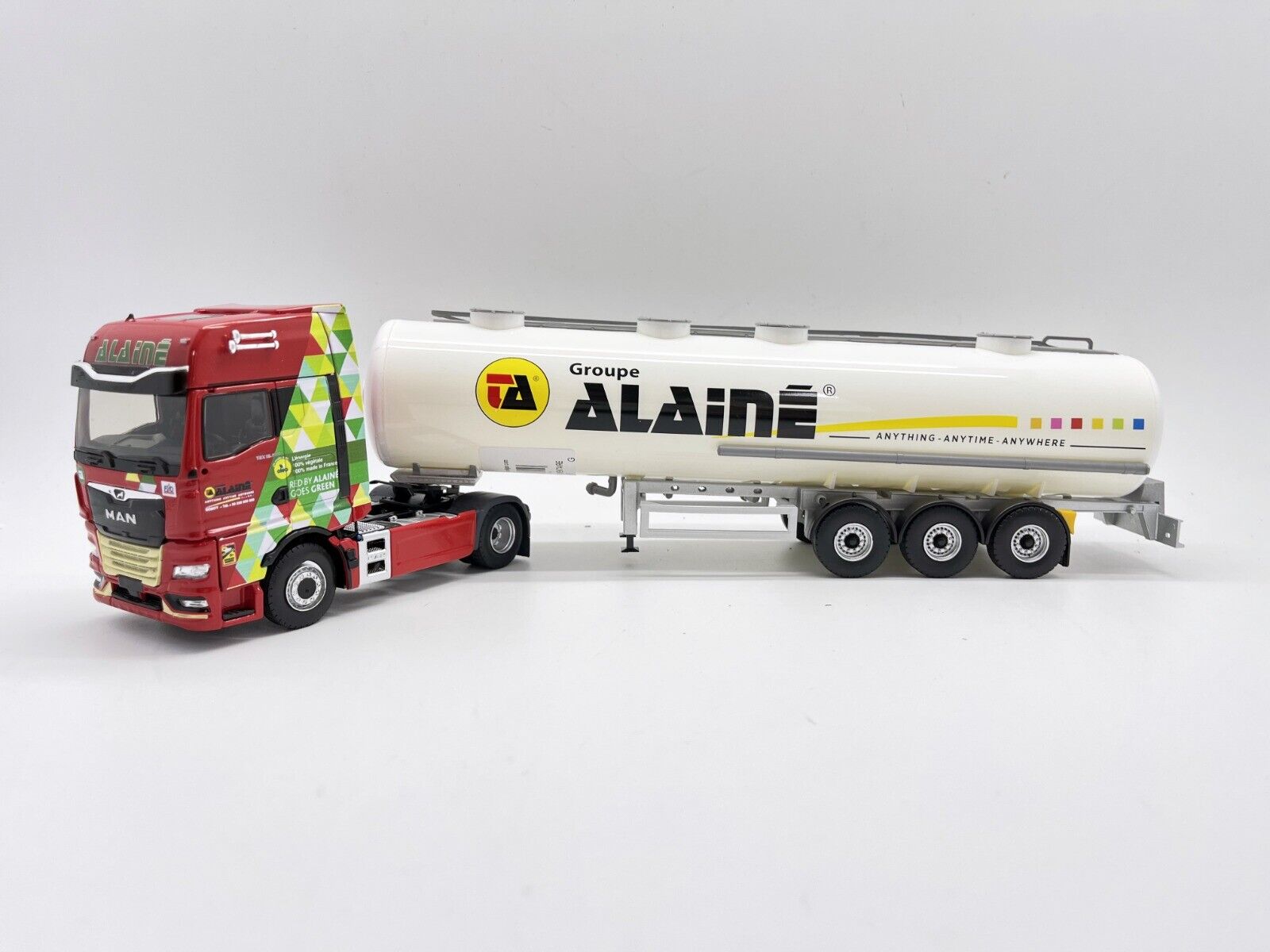 Масштабная модель MAN TGX GX 18.580 c полуприцепом-цистерной для ...