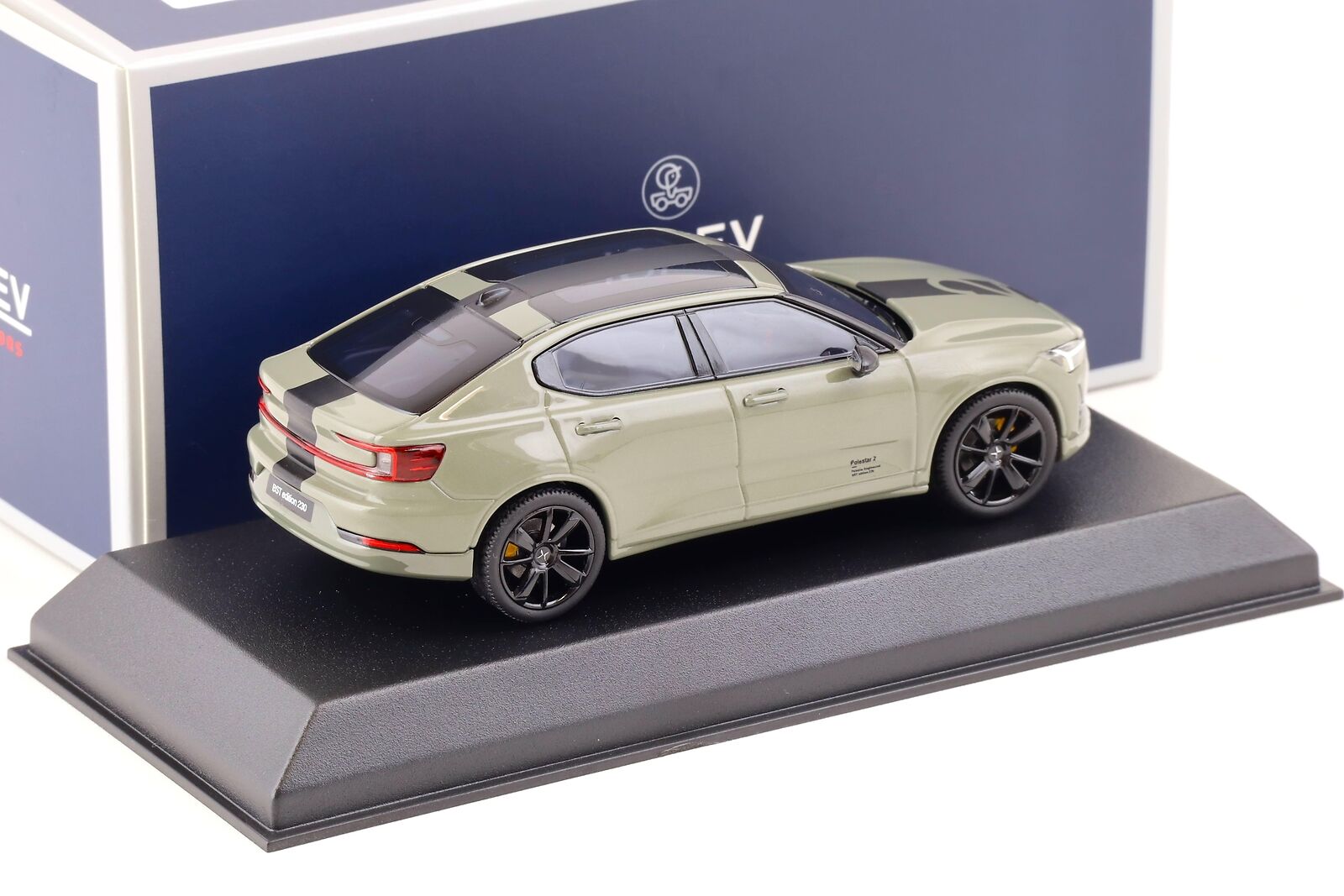 Масштабная модель Polestar 2 BST 2024 серый